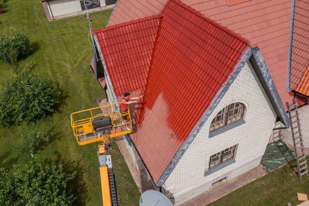 Katuse värvimine oma ala professionaalidelt | KATUSEPESIJAD